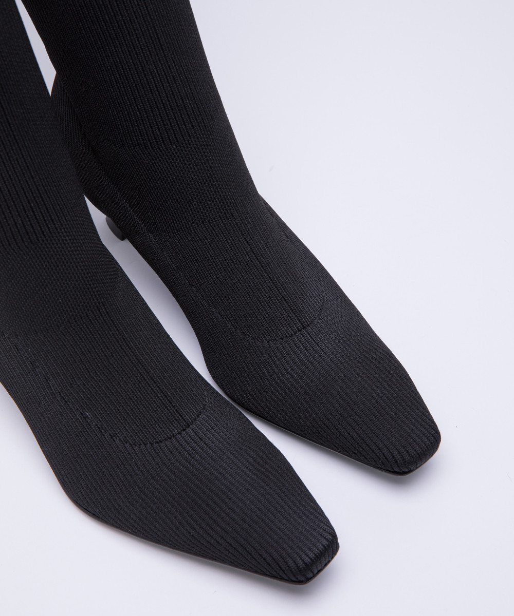 Bota alta elástica negra con tacón kitten Bota alta elástica negra con tacón kitten